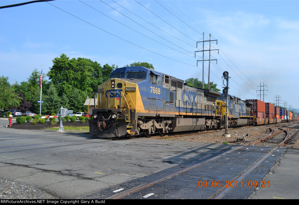 CSX CW40-8 7668 CW44AC 445 AT RAILROAD AVE CROSSING